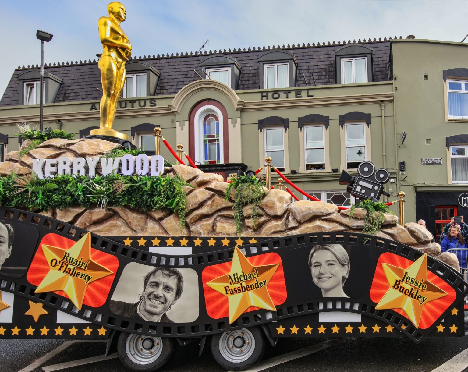 Special Oscar float highlight of St Patrick’s Day Parade - Killarney ...